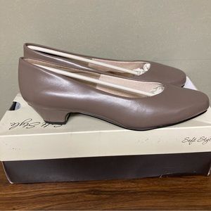 Soft Style | Shoes | Nwt Soft Style Angel Ii Putty Smooth Pumps 95 ...